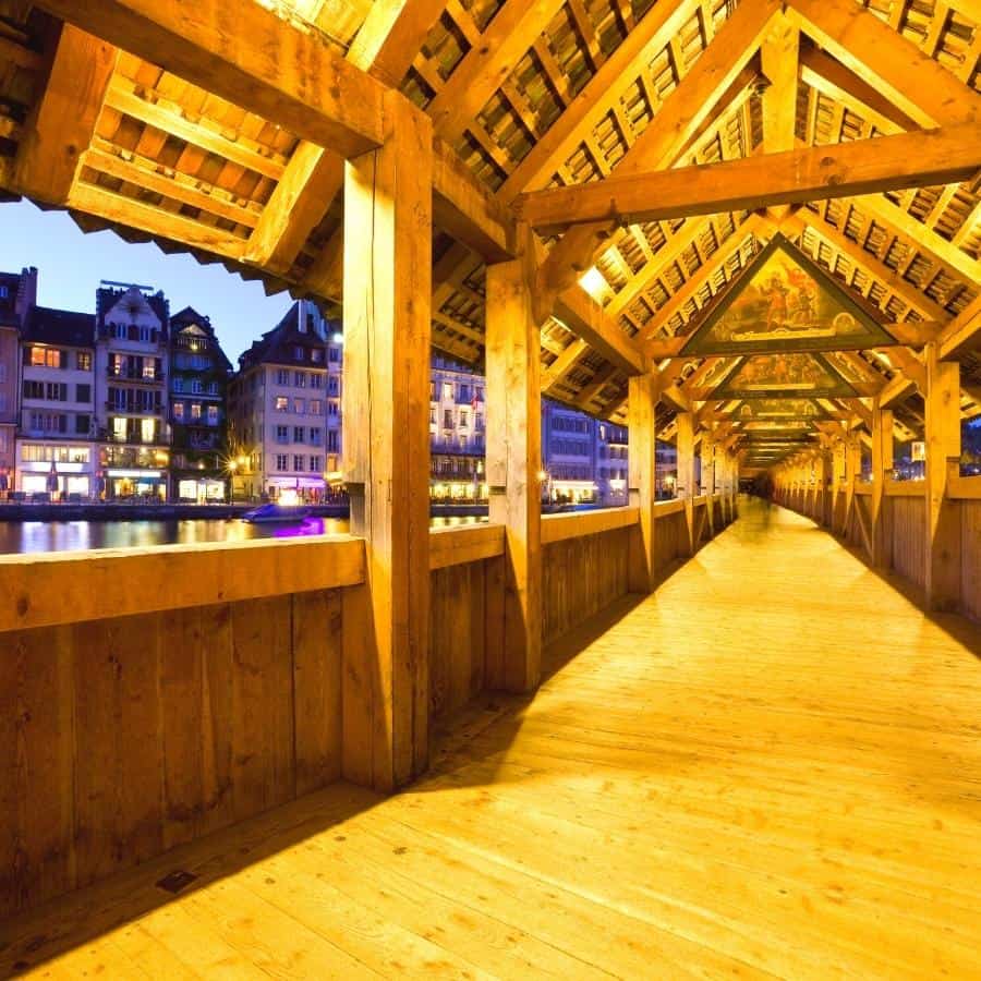 สะพานไม้ชาเปล(Chapel bridge) เป็นสะพานไม้ที่เก่าที่สุดในโลก ...