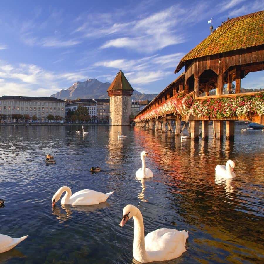 สะพานไม้ชาเปล(Chapel bridge) เป็นสะพานไม้ที่เก่าที่สุดในโลก ...
